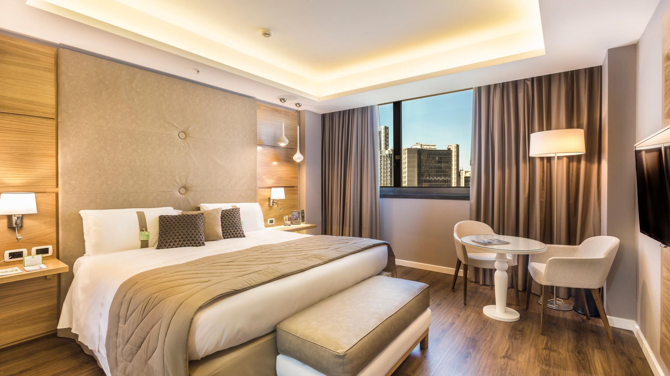 Holiday Inn Naples By IHG i Napoli, Italien fra 589 kr.: tilbud ...